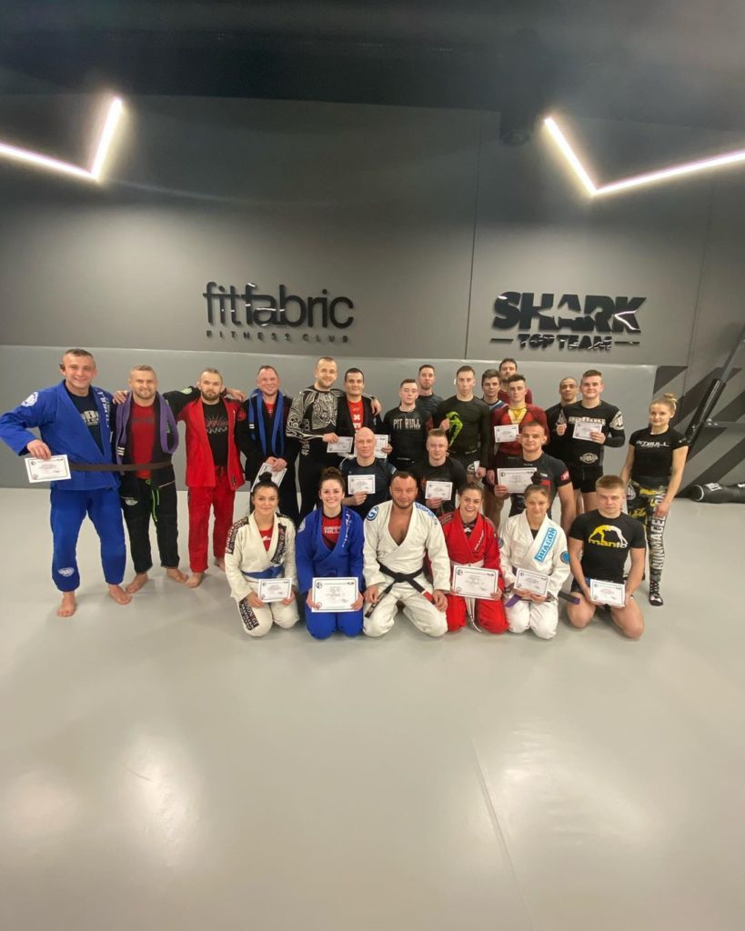 Zawodnicy KSW promowani na wyższe pasy BJJ w Shark Top Team ...